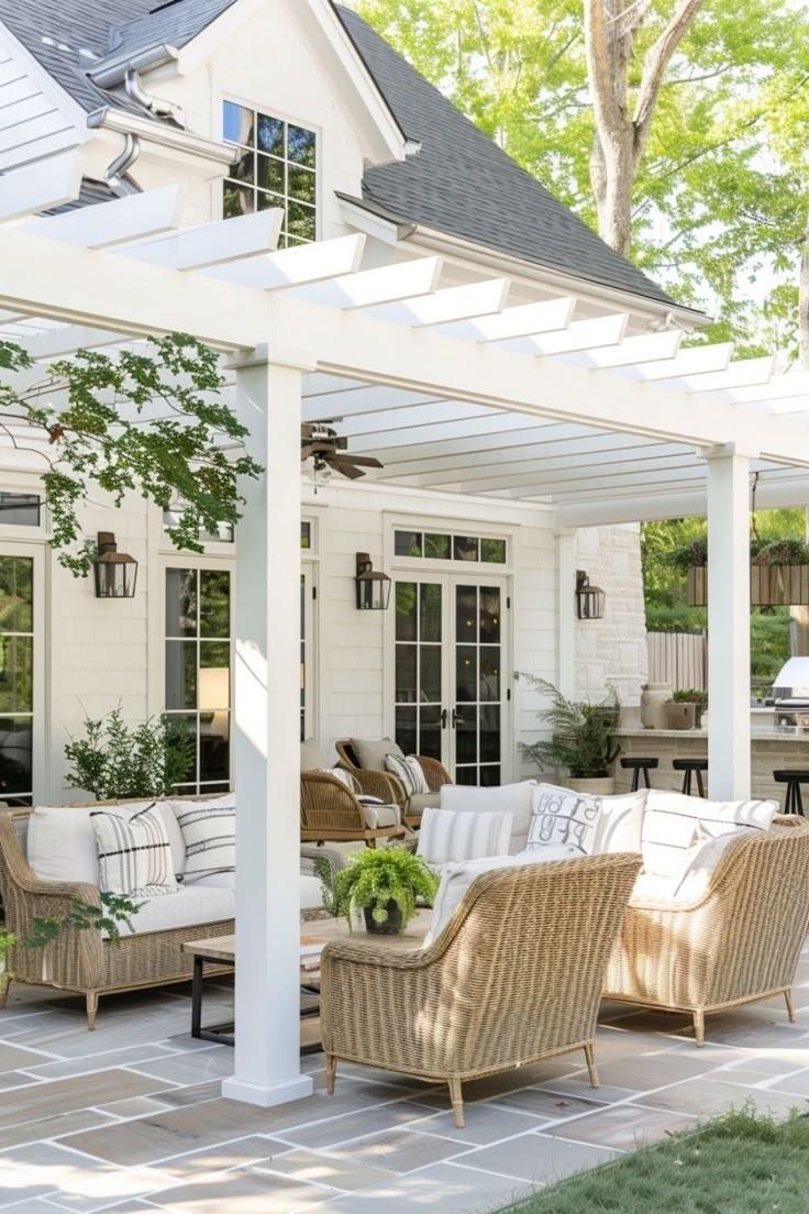 Hamptons Style Interiors: How to Bring this Timeless Coastal Look to ...