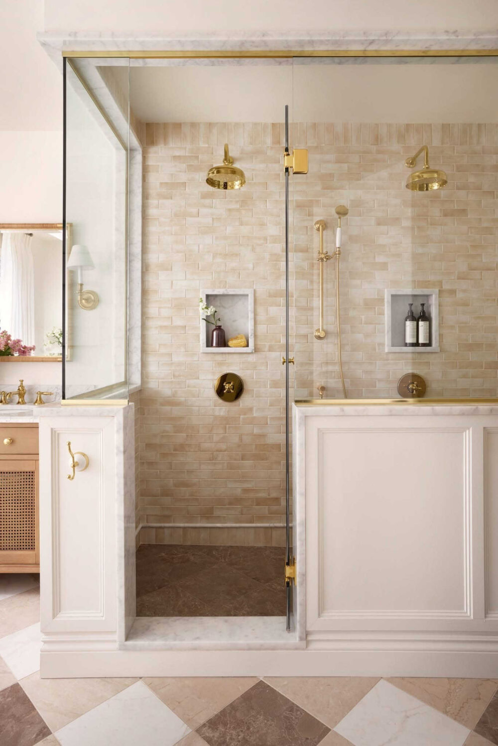 Timeless Warm White Bathroom Ideas for Small Full Baths and Master ...